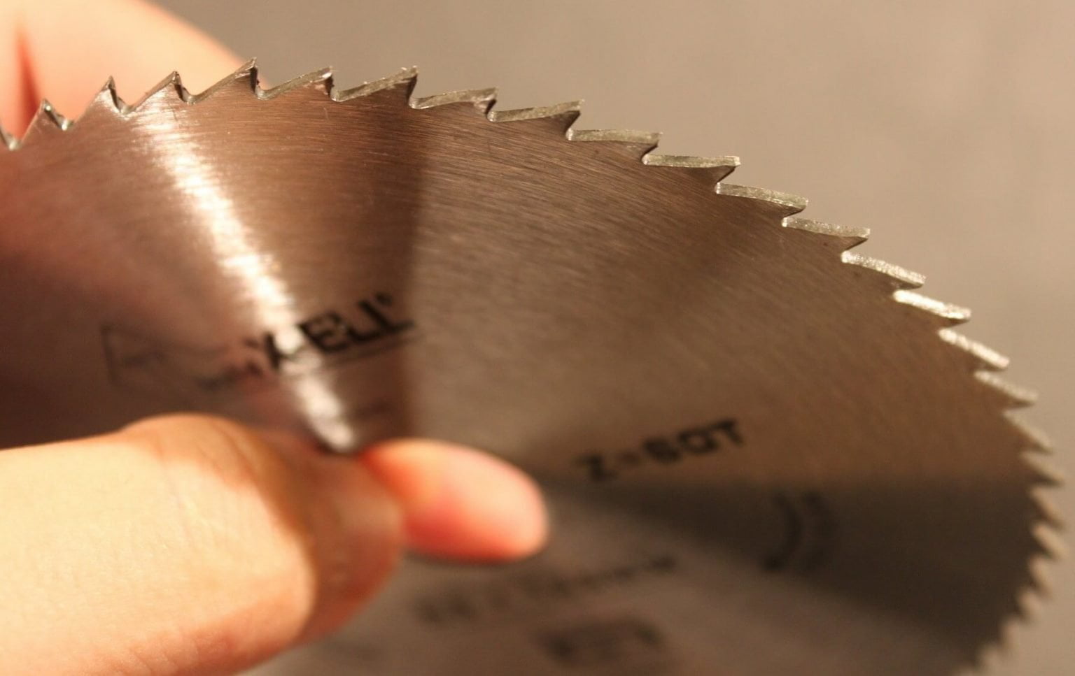 10 Signs Your Circular Saw Blade Is Dull And Needs Replacement - Toolever