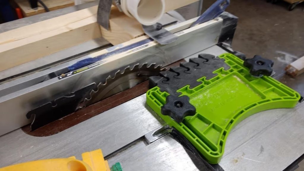 3 Reasons You Should Use A Table Saw Featherboard - Toolever
